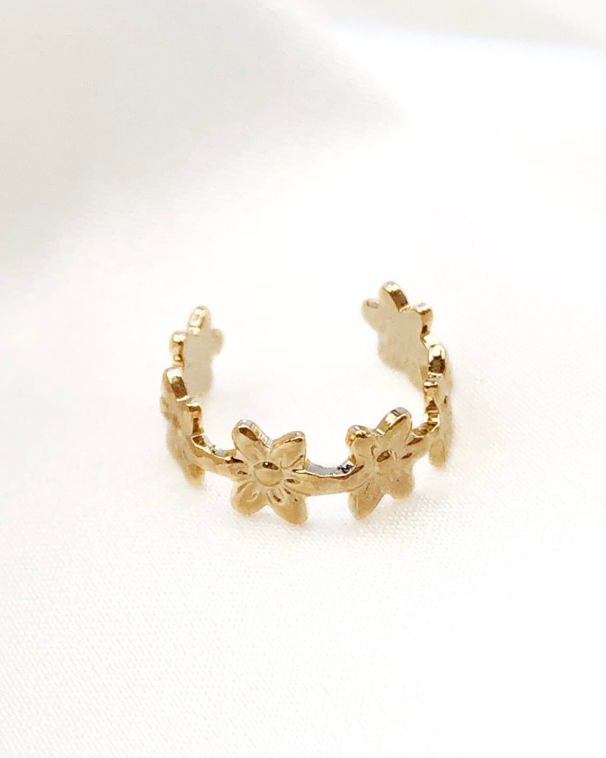Gold ear cuff - daisy gold ear cuff - new trend