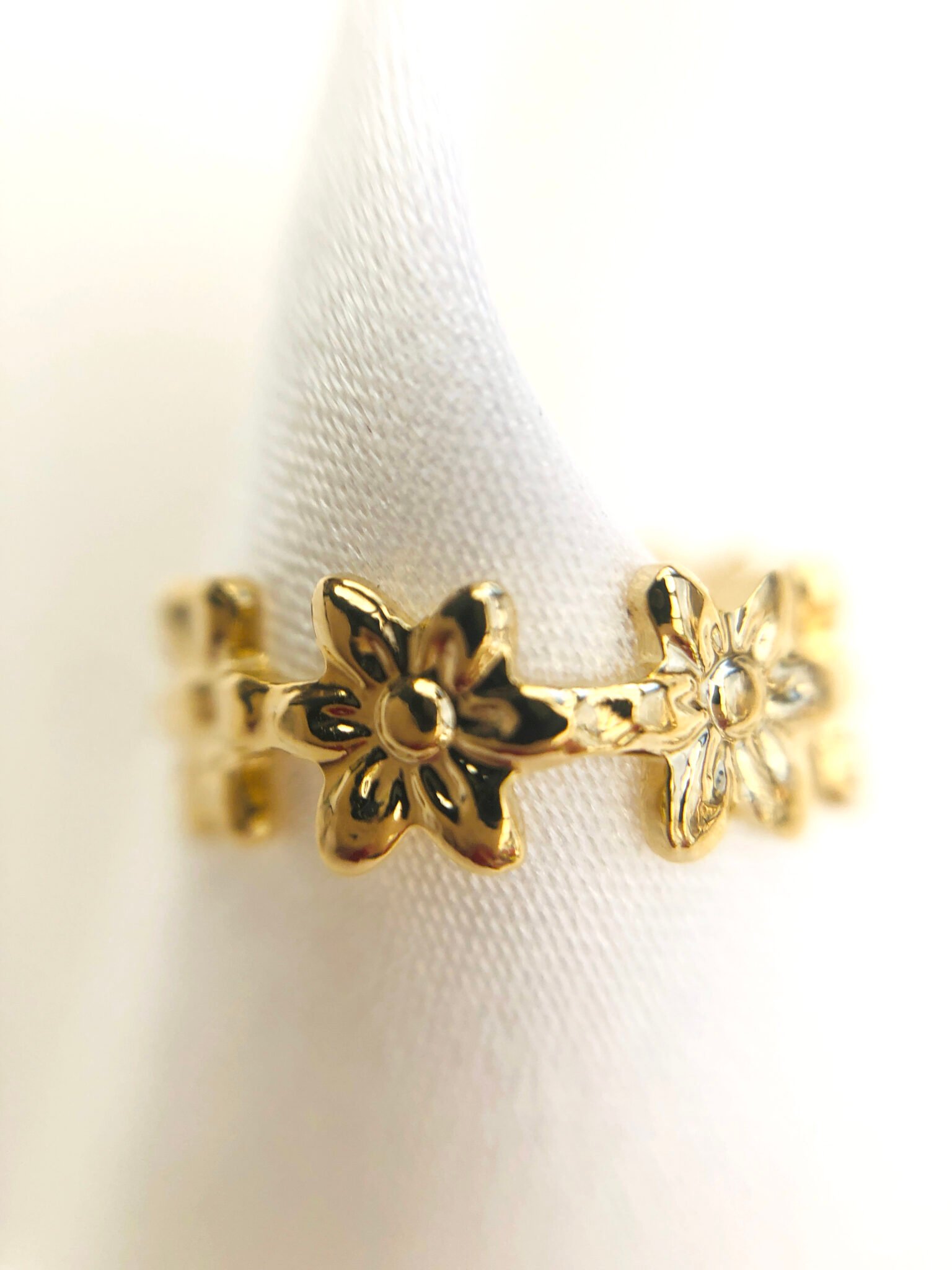 Gold ear cuff - daisy gold ear cuff - new trend