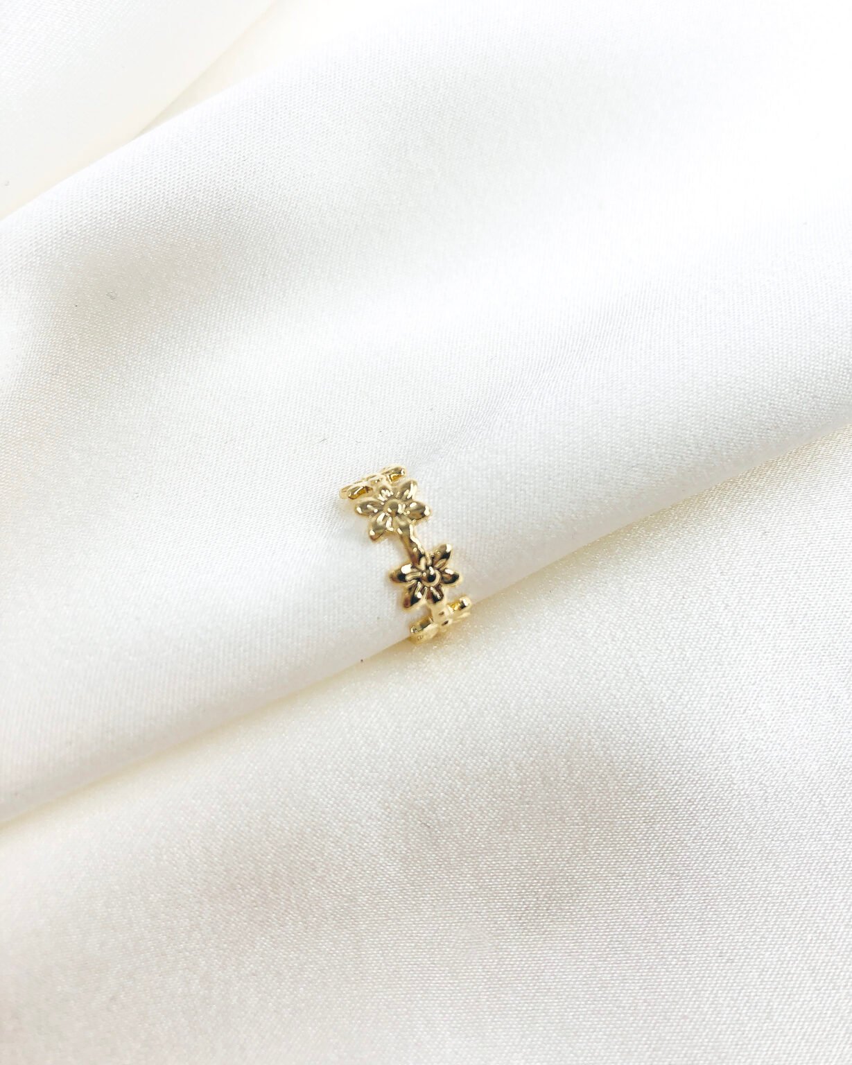 Gold ear cuff - daisy gold ear cuff - new trend